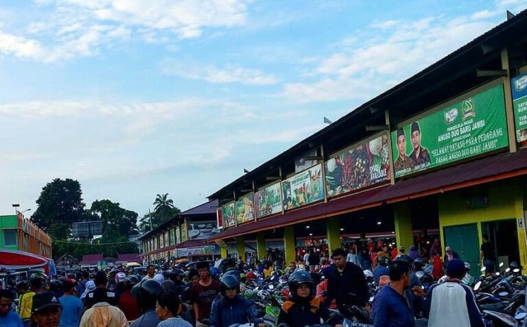 Pasar Tradisional Angso Duo Jambi: Relevan dan Berdaya Saing Menghadapi ...
