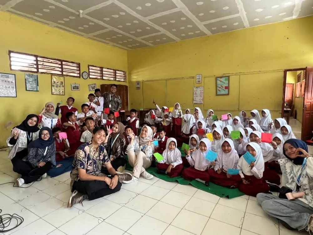 Melalui Program BBK 6 UNAIR: Siswa SDN Kedungmentawar Praktik Jadi "Agen Anti-Bullying" lewat ...